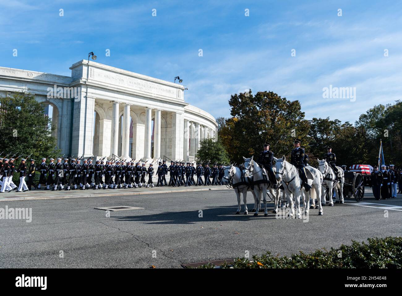 Arlington, United States. 05th Nov, 2021. U.S. Armed Forces Honor Guard ...