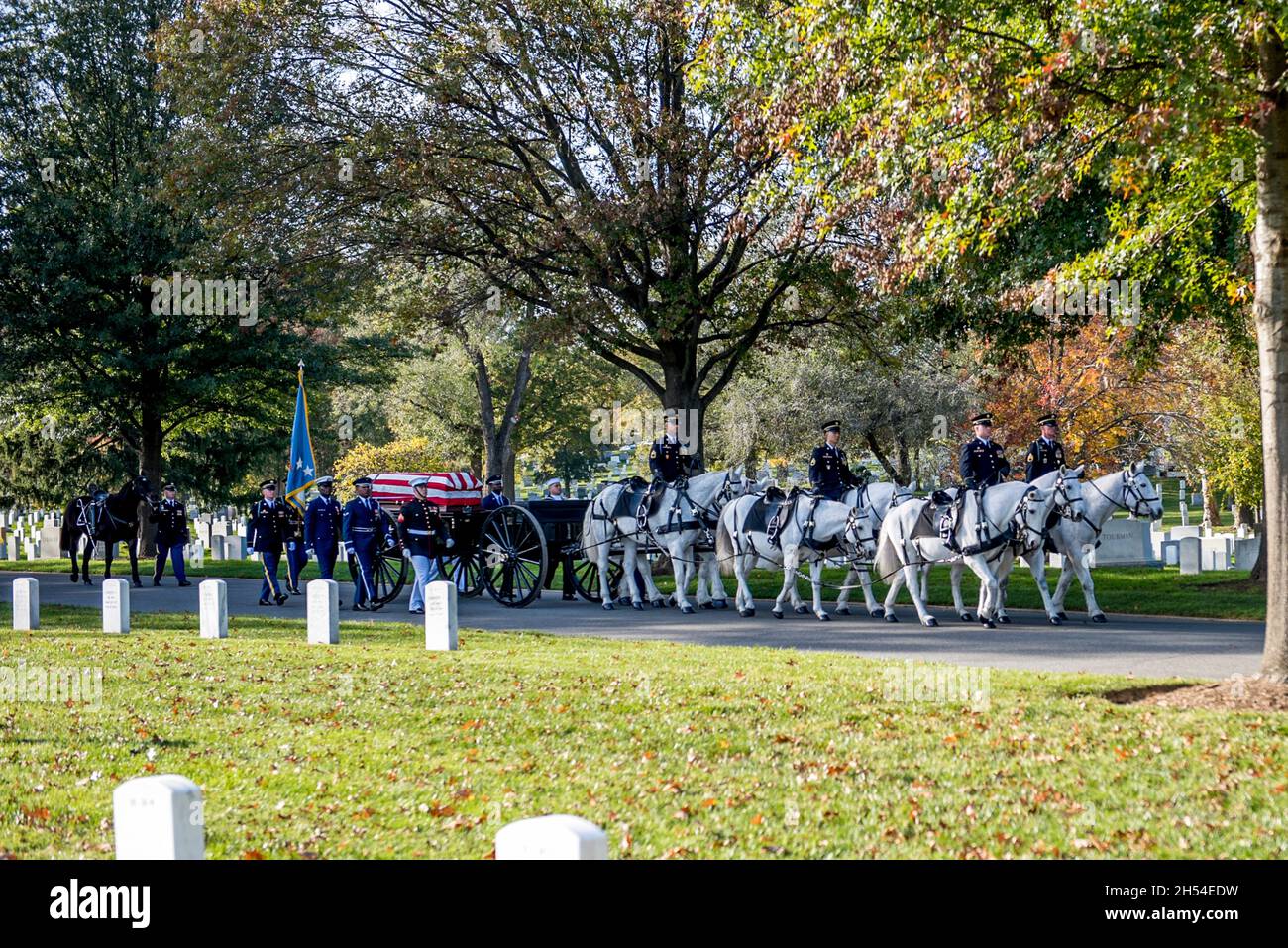 Arlington, United States. 05th Nov, 2021. U.S. Armed Forces Honor Guard ...