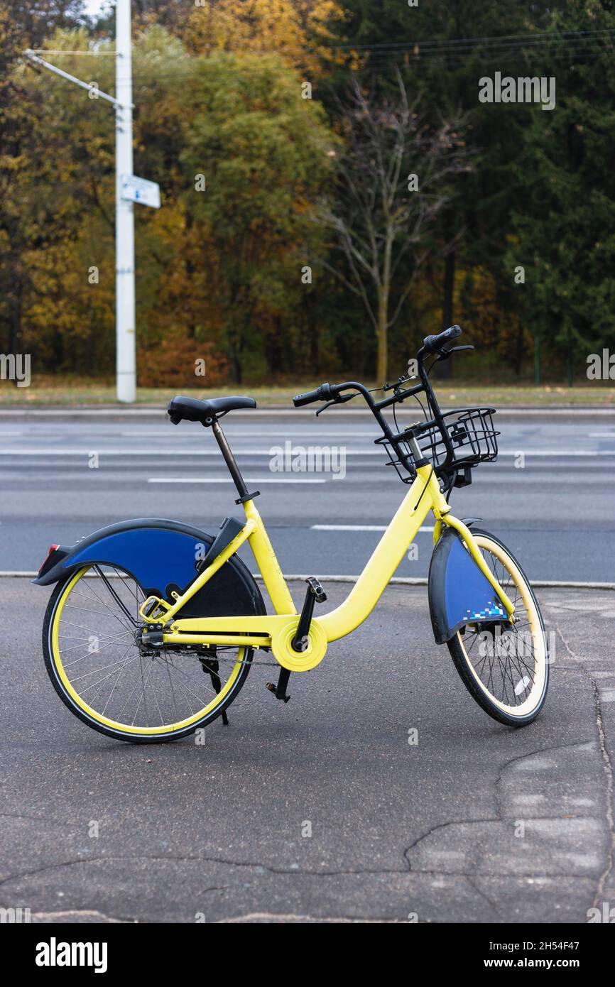 Yellow rental bike stands near the road Stock Photo - Alamy