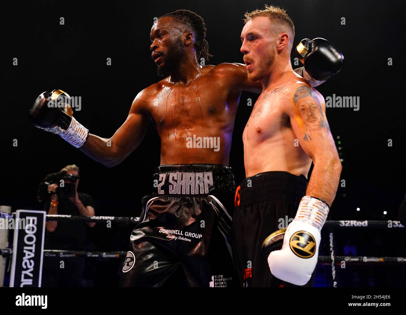 Denzel Bentley (left) and Sam Evans after the Middleweight Contest at ...