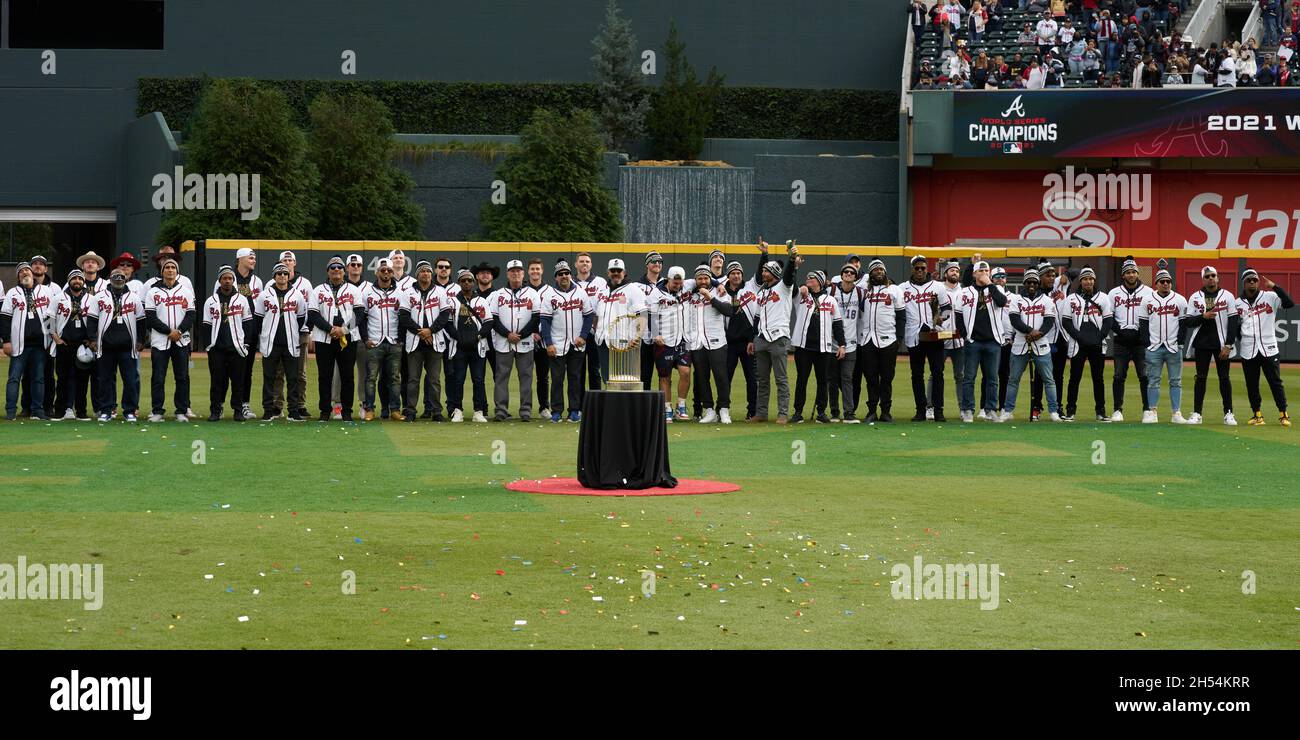 Atlanta, USA. 05th Nov, 2021. The Atlanta Braves pose with their trophy ...