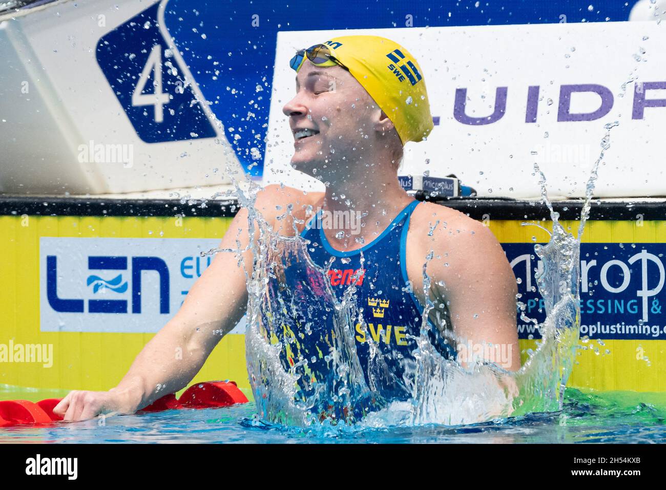 Sjoestroem sarah swe celebrating gold medal hi-res stock photography ...