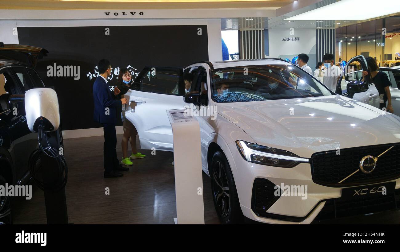 Newly listed cars hi-res stock photography and images - Alamy