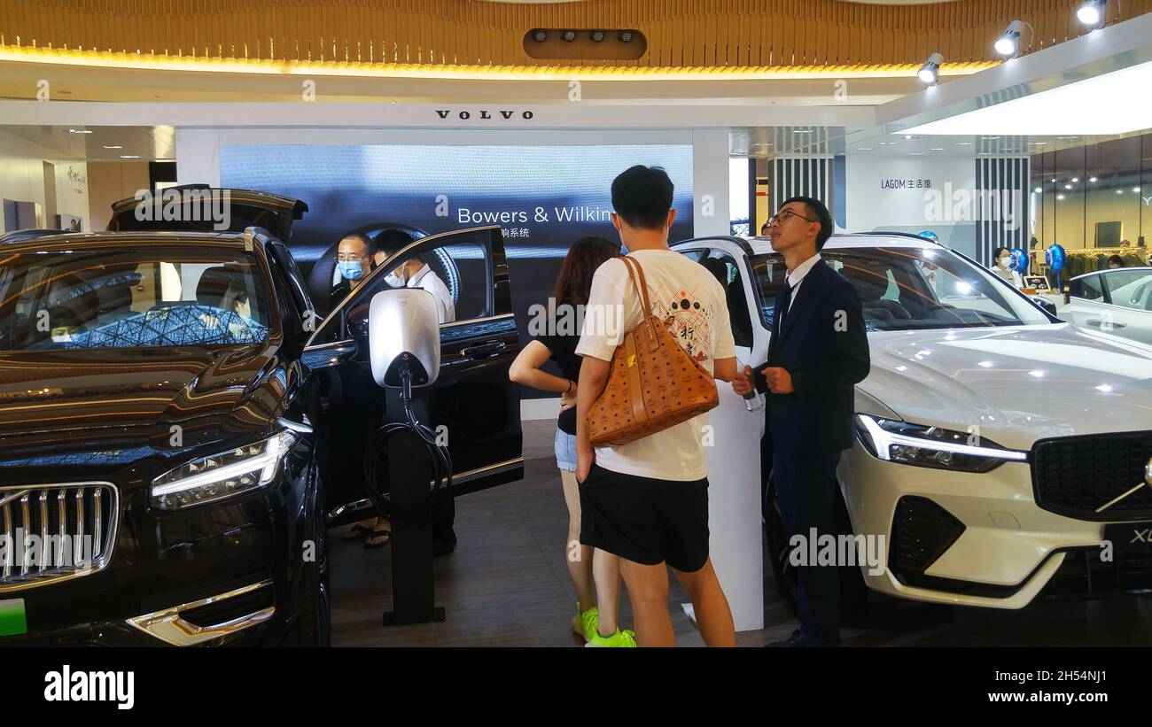 Newly listed cars hi-res stock photography and images - Alamy