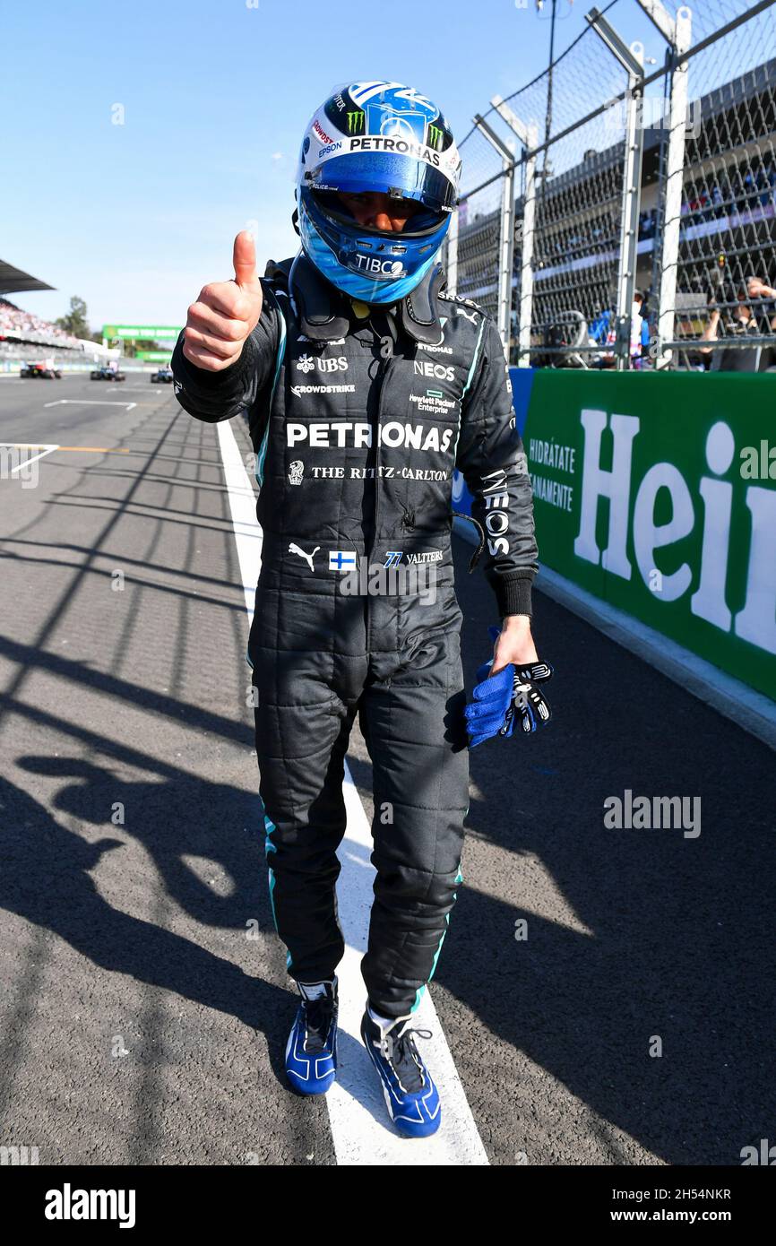 Valtteri Bottas (FIN) Mercedes AMG F1 celebrates his pole position in ...