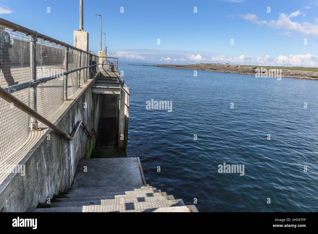 Doolin harbour county clare ireland hi-res stock photography and images ...