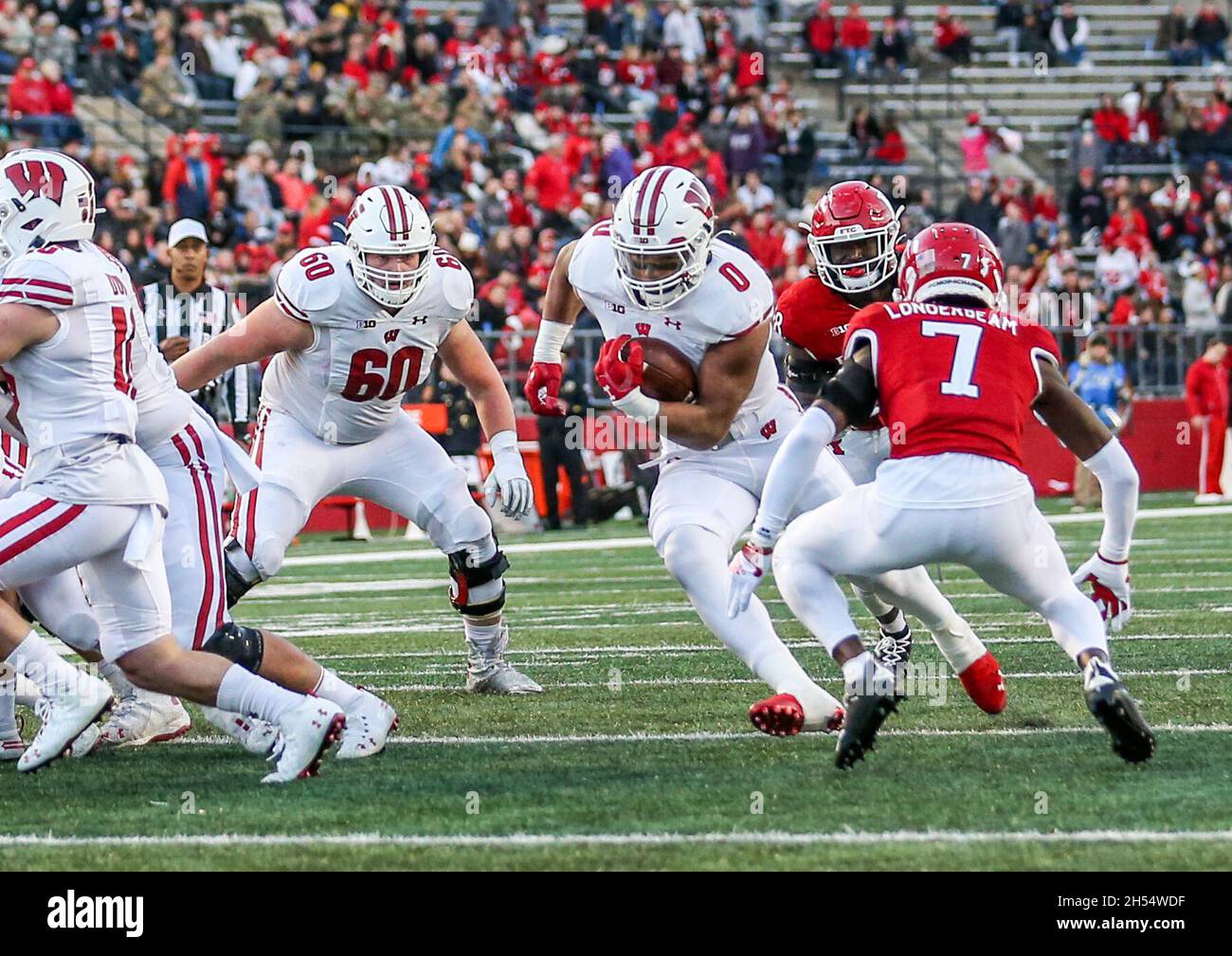 Piscataway, NJ, USA. 6th Nov, 2021. Wisconsin Badgers running back ...