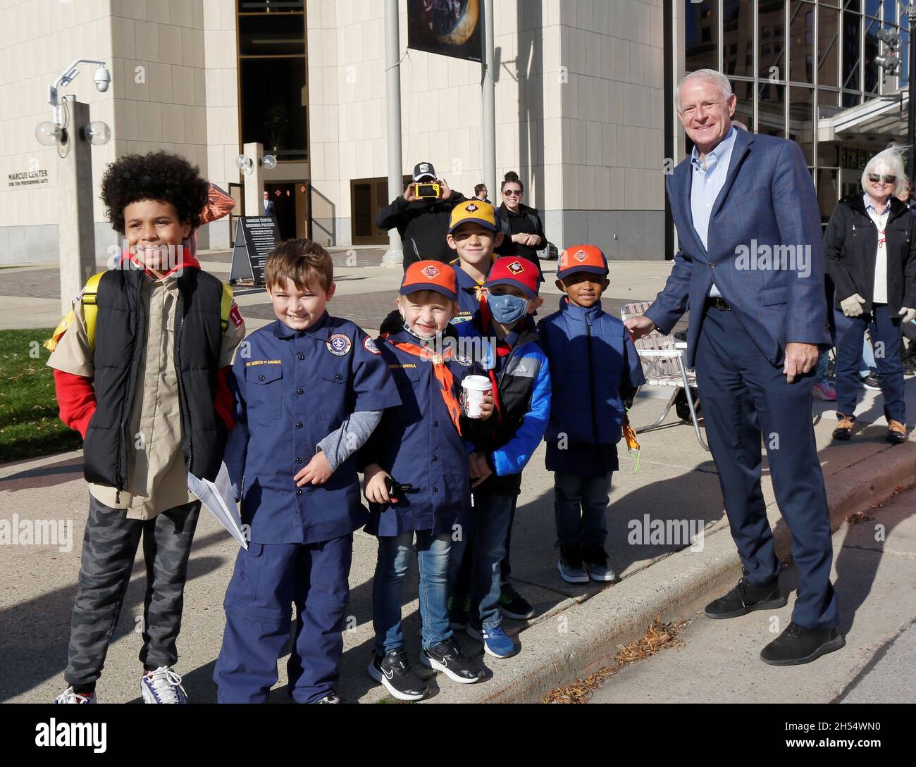 Milwaukee, Wisconsin, USA. 6th Nov, 2021. Milwaukee Mayor Tom Barrett ...