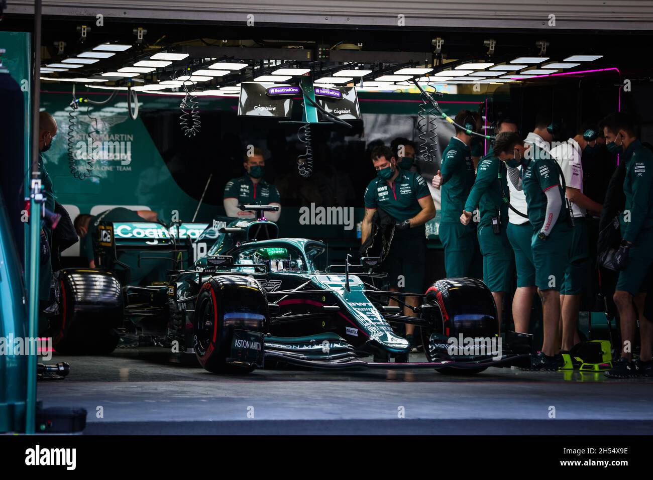 18 STROLL Lance (can), Aston Martin F1 AMR21, garage, box, during the ...