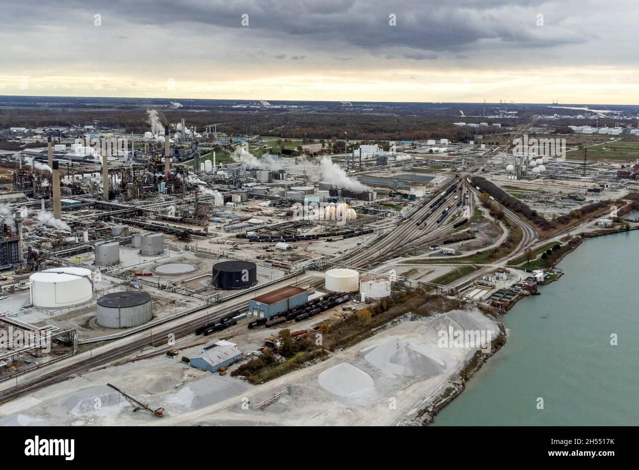 Refinery sarnia hi-res stock photography and images - Alamy