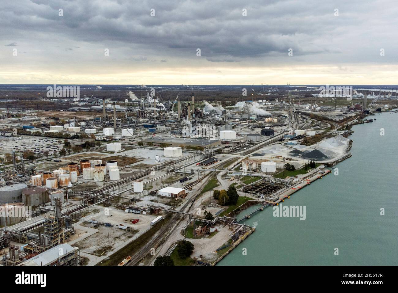 Refinery sarnia hi-res stock photography and images - Alamy