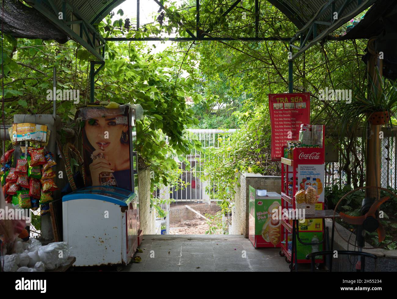 Kiosk inside the zoo Stock Photo - Alamy