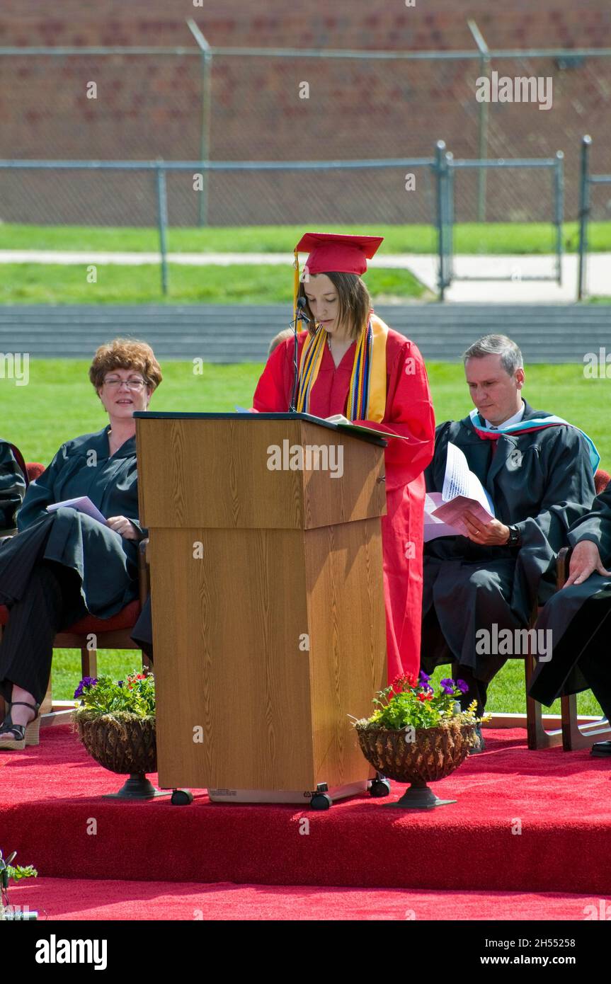 Graduating high school hi-res stock photography and images - Alamy