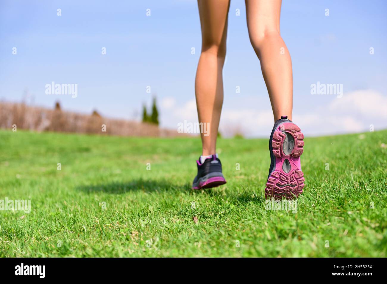 Girl walking city behind sun hi-res stock photography and images - Alamy