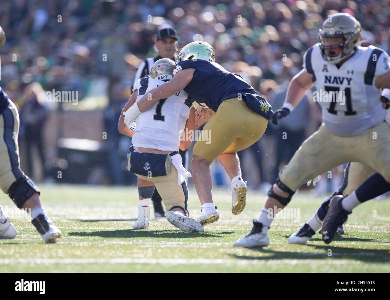 South Bend, Indiana, USA. 06th Nov, 2021. Notre Dame defensive lineman ...
