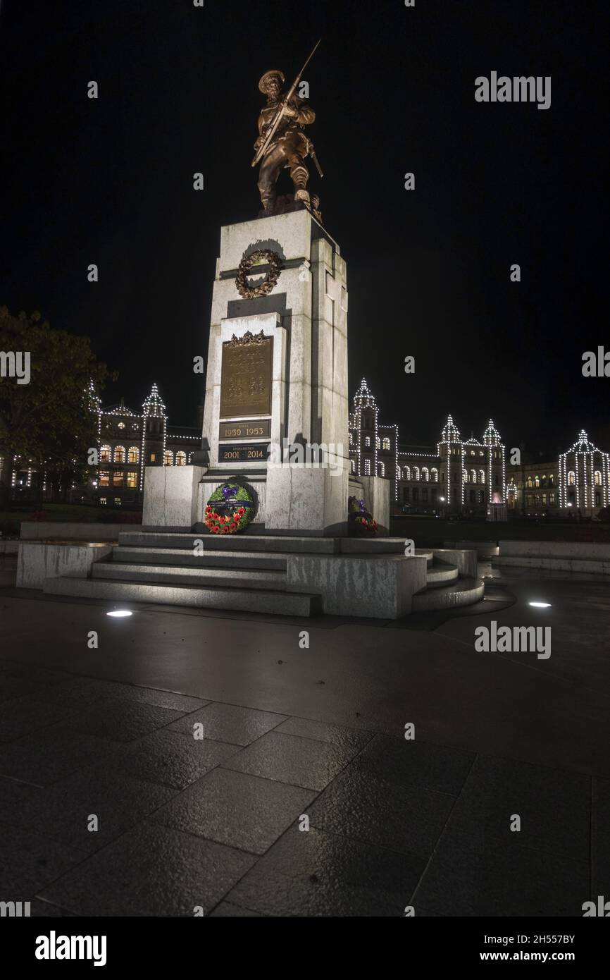 Vertical Night View British Columbia Legislature Cenotaph Bronze Statue ...