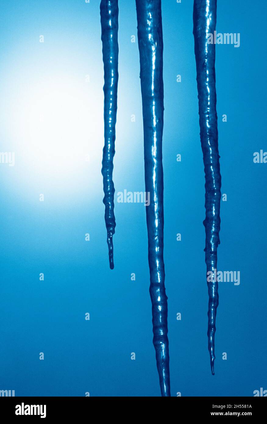 Ice hanging from roof hi-res stock photography and images - Alamy
