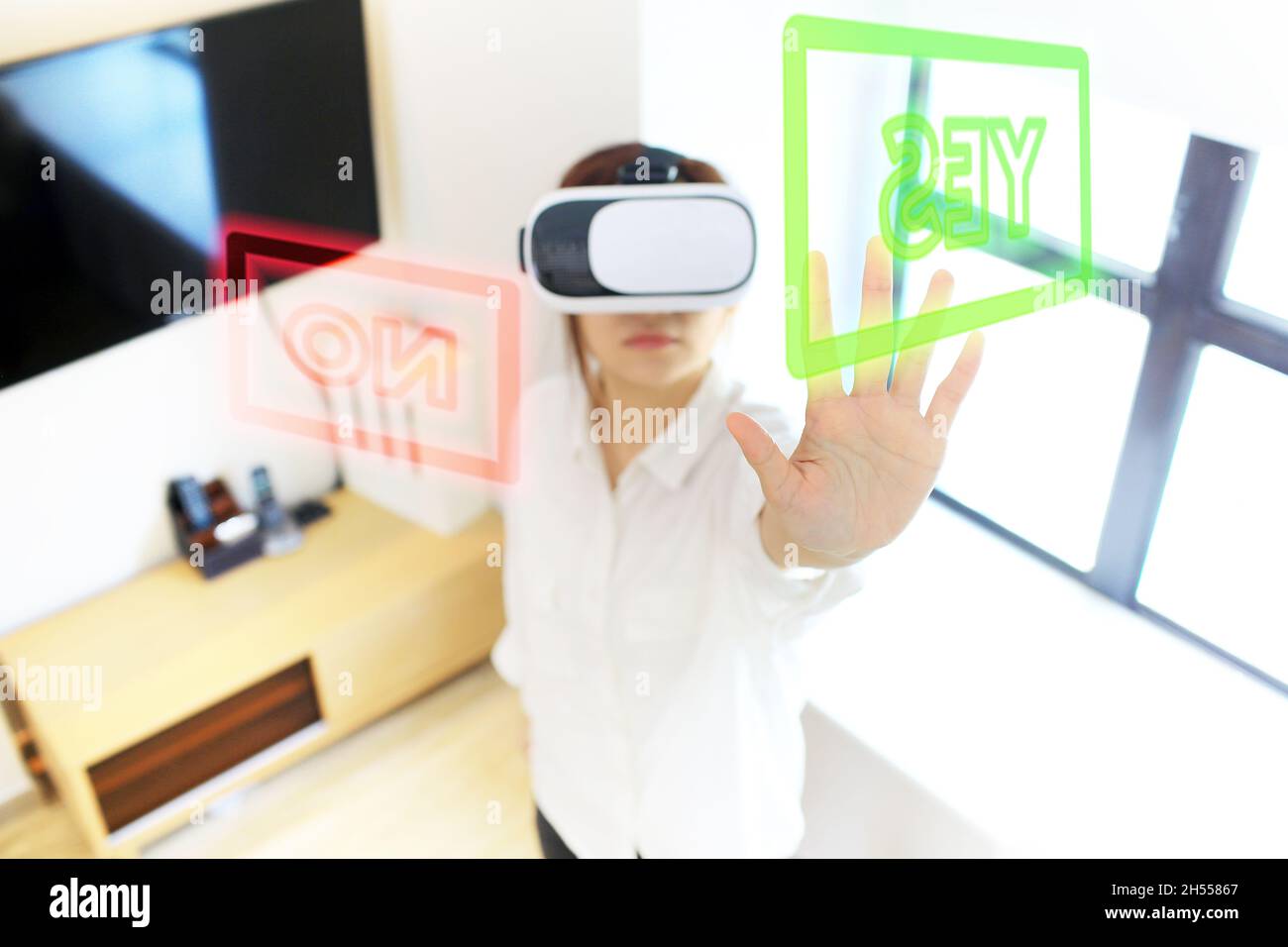 Virtual reaction hi-res stock photography and images - Alamy