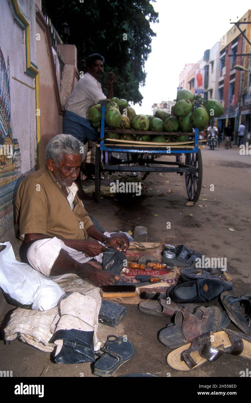Street cobbler hi-res stock photography and images - Alamy