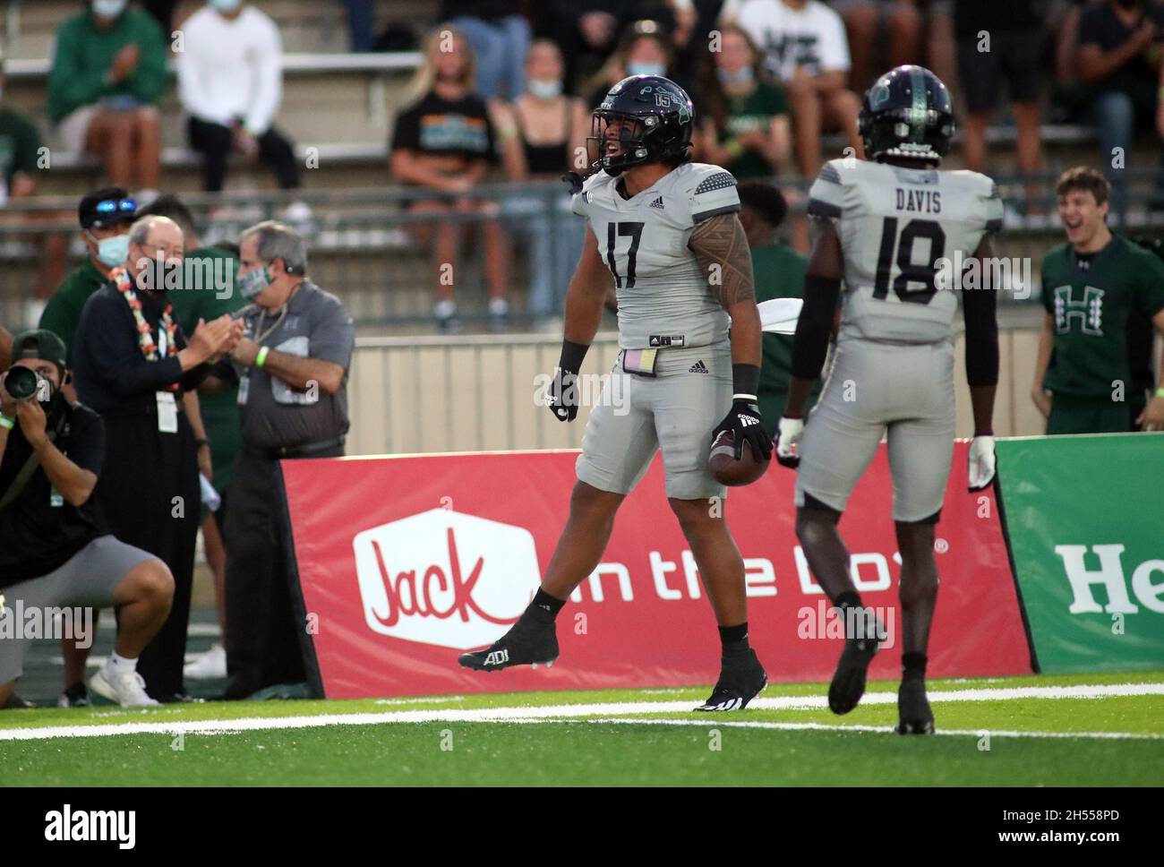 November 6, 2021 - Hawaii Rainbow Warriors linebacker Isaiah Tufaga #17 ...
