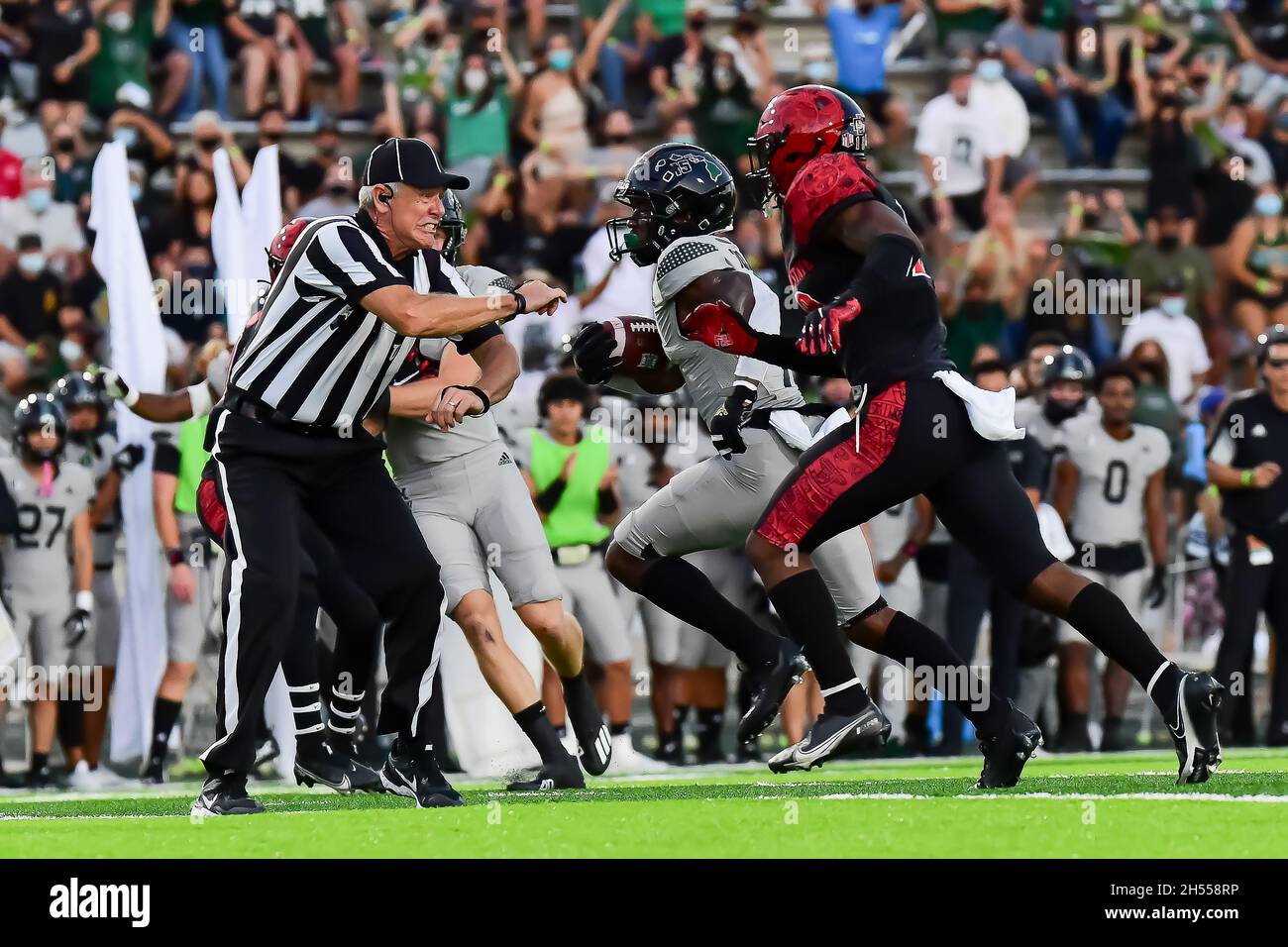 Honolulu, Hawaii, USA. 6th Nov, 2021. Hawaii Warriors running back ...