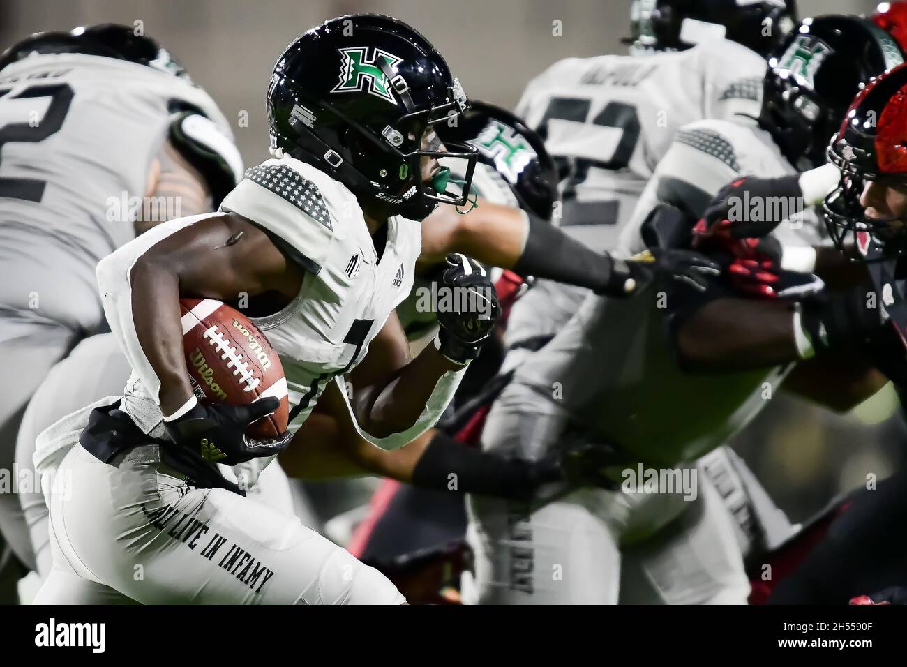 Honolulu, Hawaii, USA. 6th Nov, 2021. Hawaii Warriors running back ...