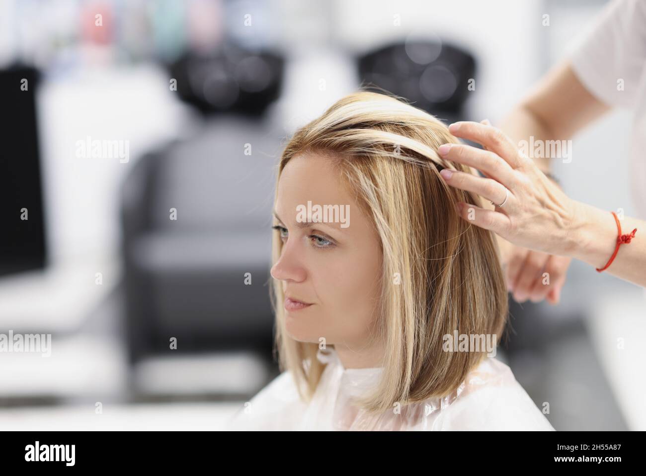Qualified hairdresser hi-res stock photography and images - Alamy