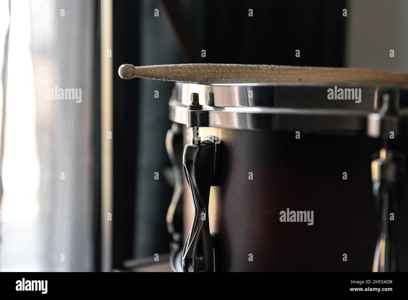 Close up of a snare drum, percussion instrument Stock Photo - Alamy