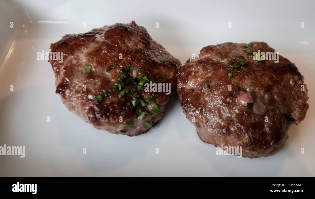 Ground beef hamburgers fried hi-res stock photography and images - Alamy