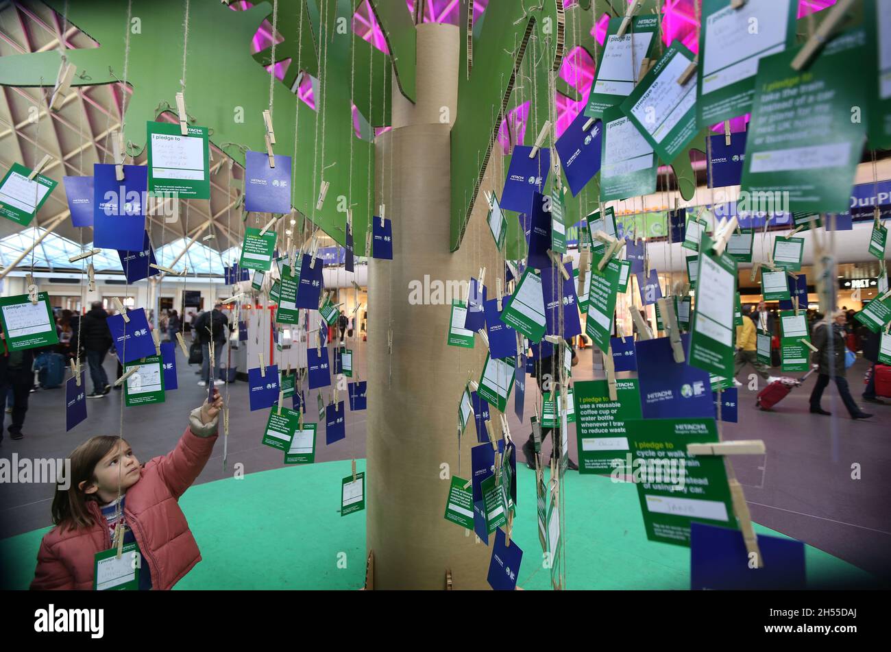 London, UK. 05th Nov, 2021. A child hangs their pledge card on the ...