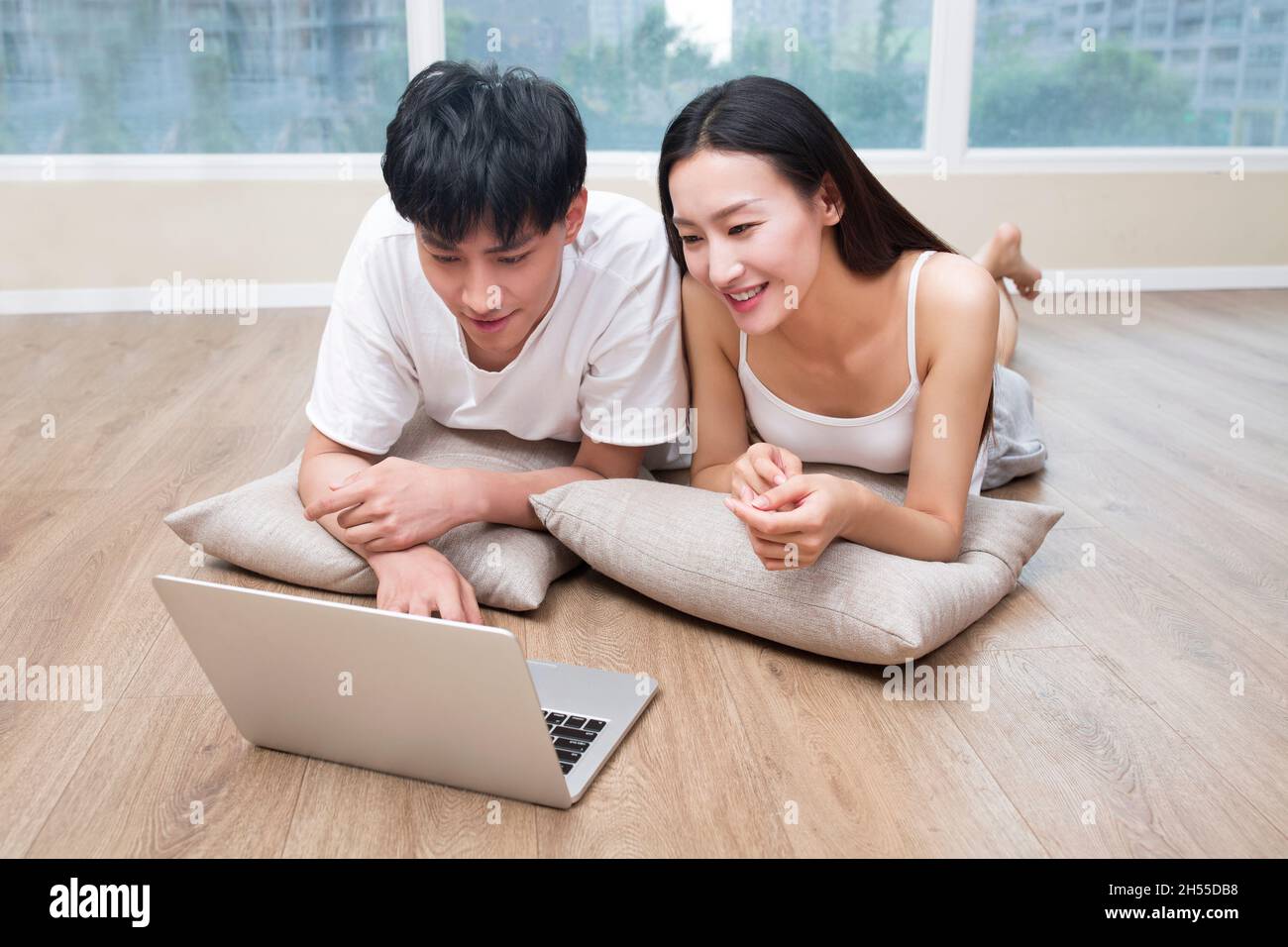 Girlfriend lying on shoulder boyfriend hi-res stock photography and ...