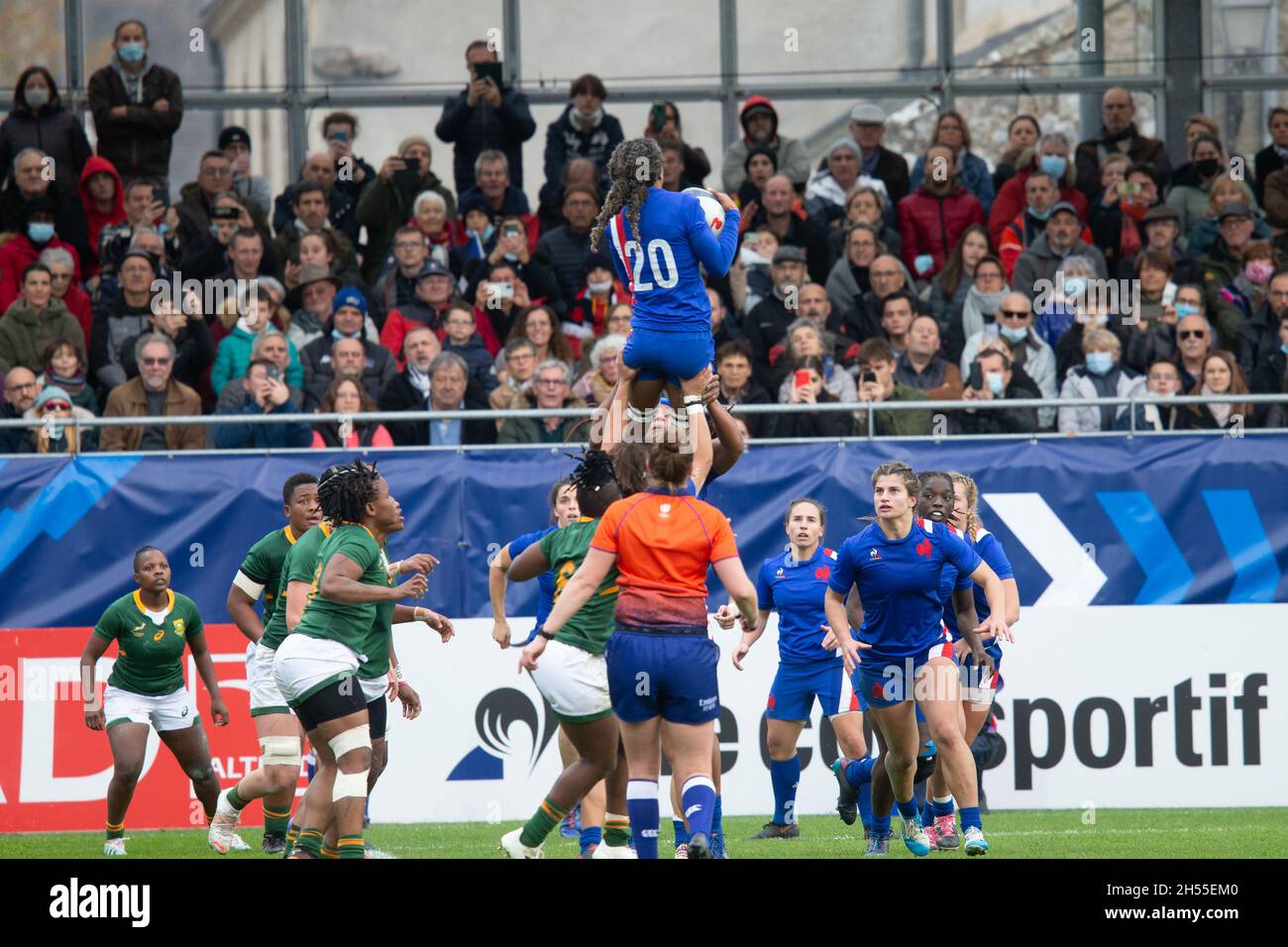 Line Out Julie Annery of France during the Women's Autumn ...