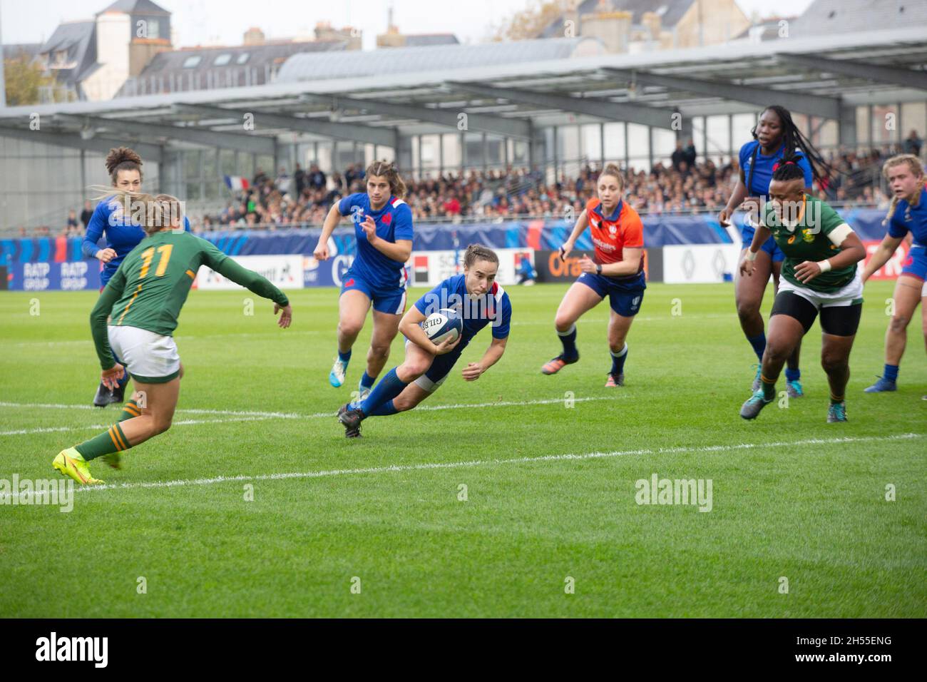 Laure Sansus of France scores a try during the Women's Autumn ...