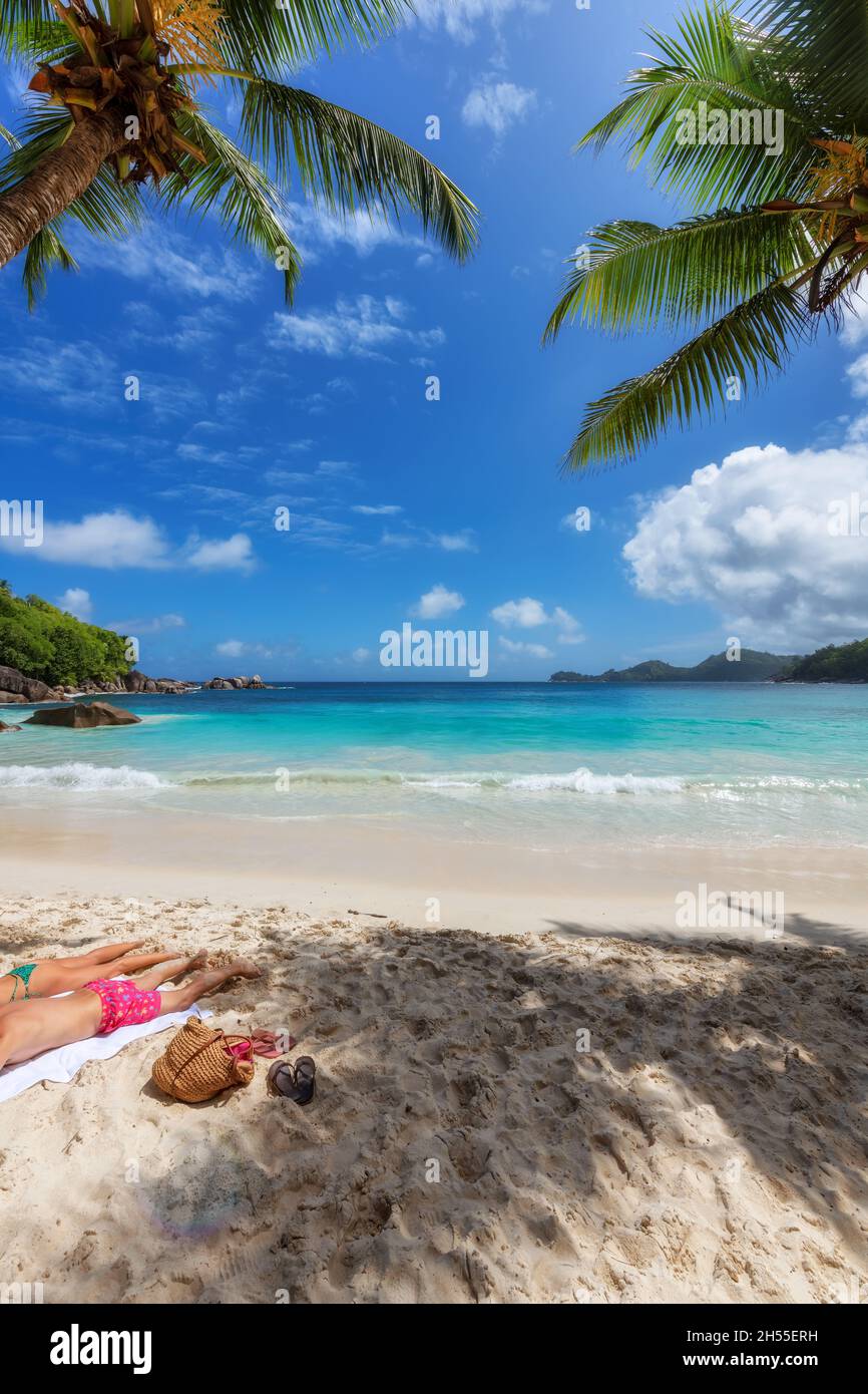 Sunny tourism idyllic lagoon beach hi-res stock photography and images ...