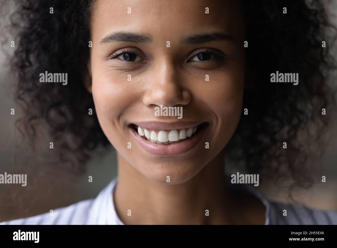 Head shot close up of beautiful African American woman face Stock Photo ...