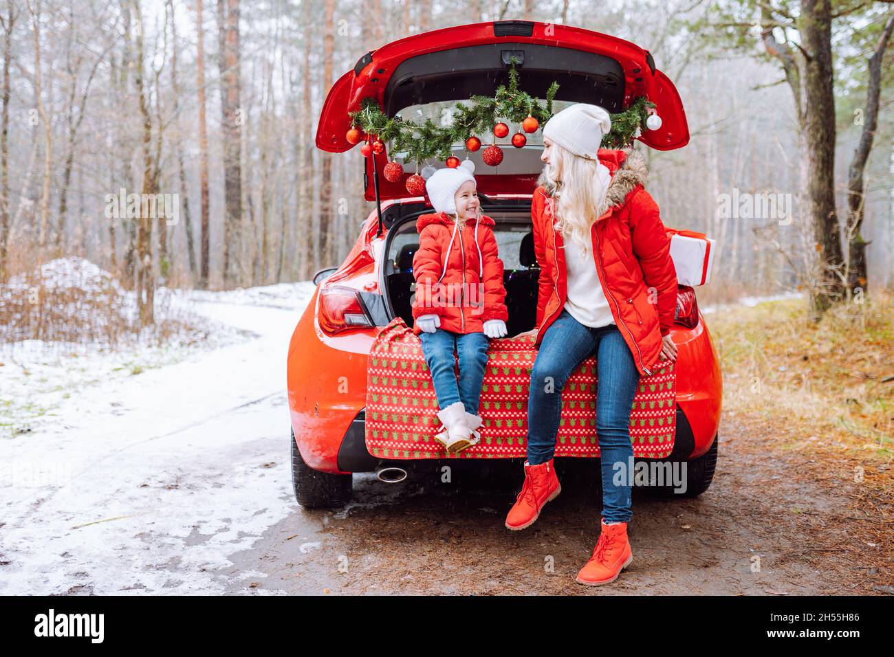 Daughter hug mom car hi-res stock photography and images - Alamy