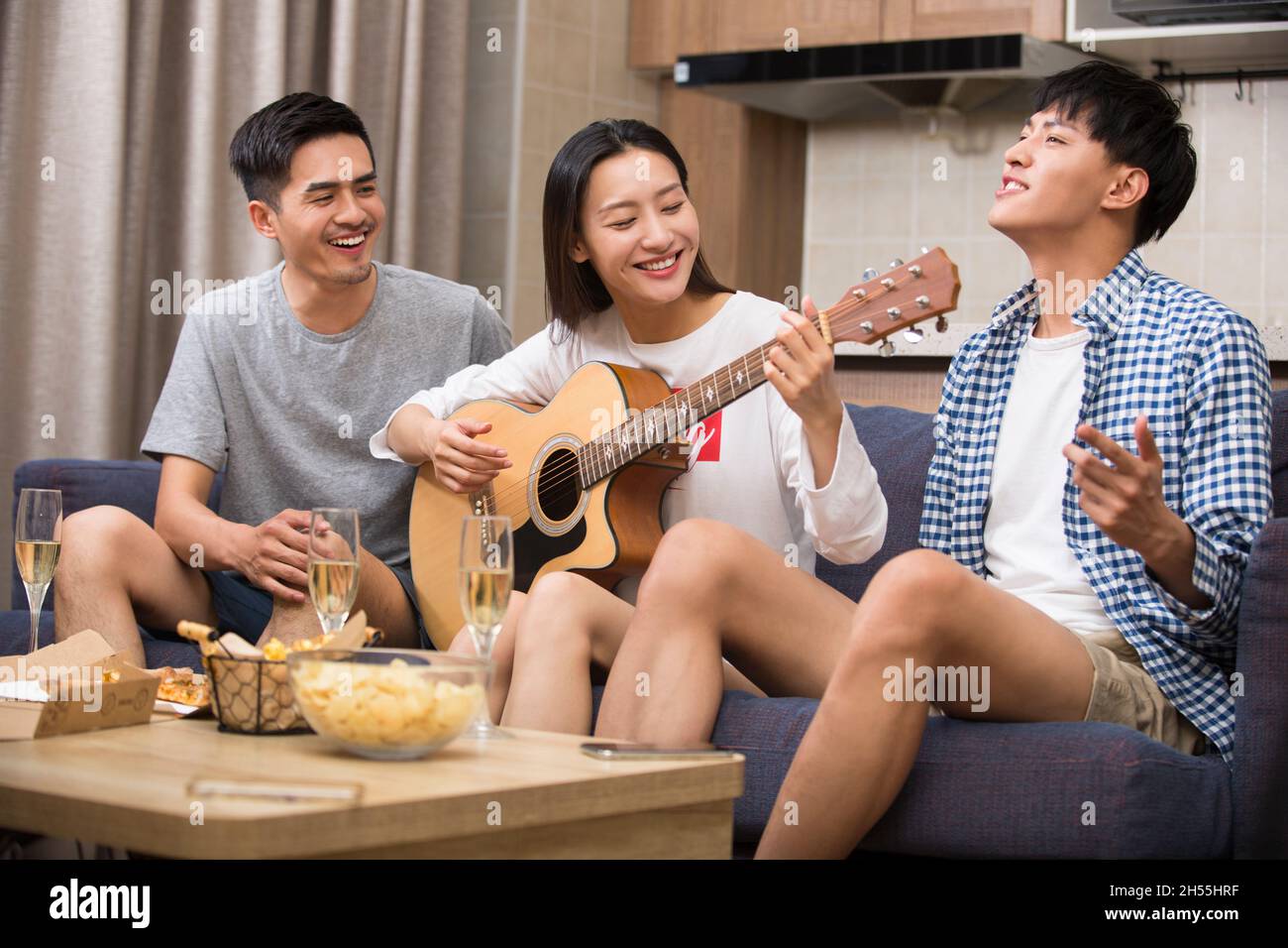 Three string guitar hi-res stock photography and images - Alamy