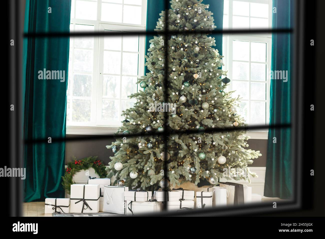 Wood paneling christmas tree hi-res stock photography and images - Alamy