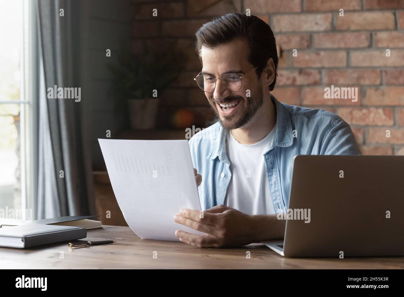Perfect employee hi-res stock photography and images - Alamy