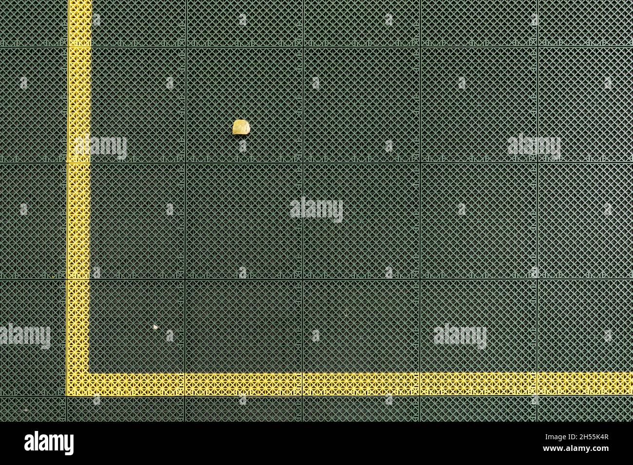 Plastic mesh of the outdoor basketball court Stock Photo - Alamy