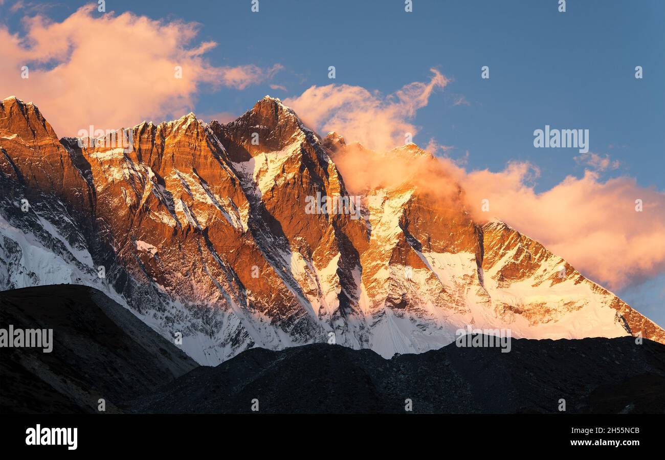 Lhotse face everest hi-res stock photography and images - Alamy