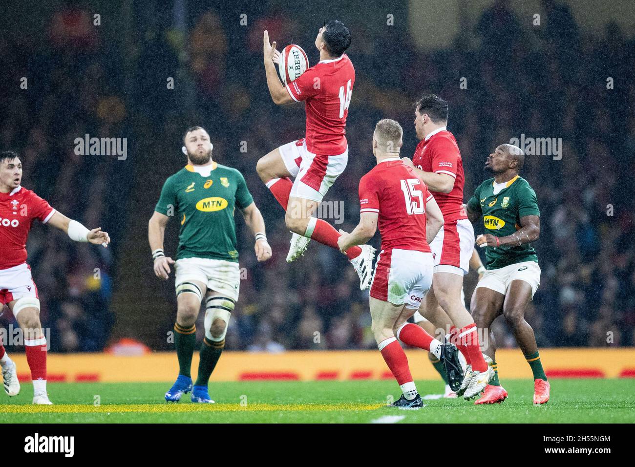 6 nations rugby ball hi-res stock photography and images - Alamy