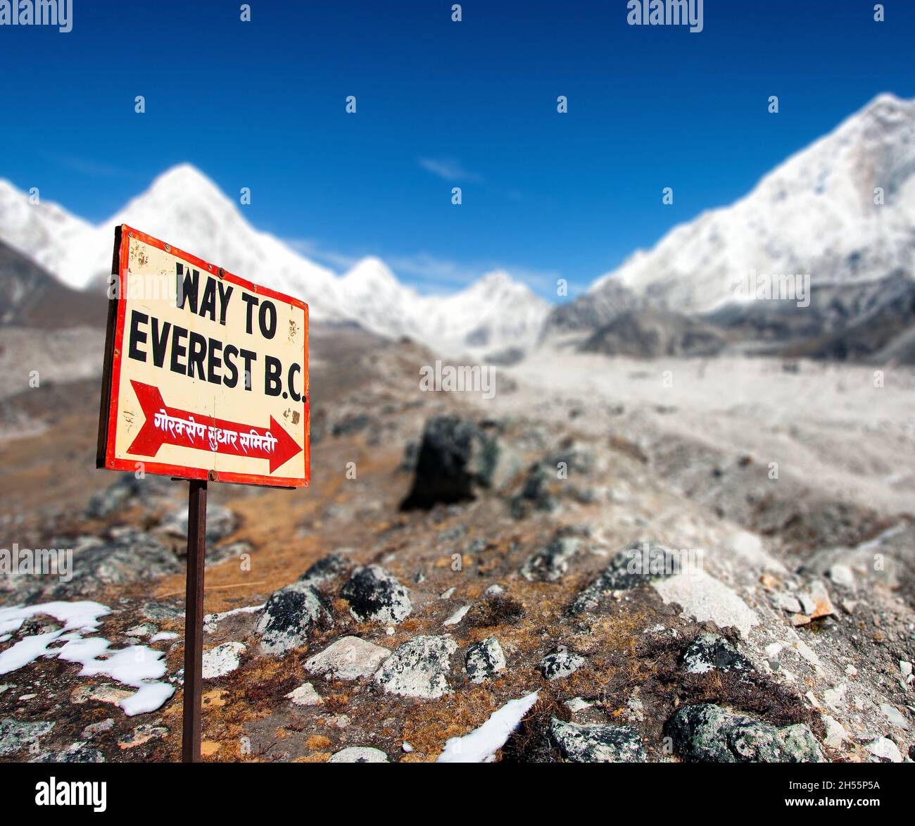 Everest base camp sign hi-res stock photography and images - Alamy