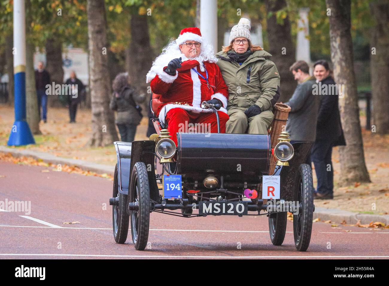 Westminster, London, UK. 07th Nov, 2021. Owner Paul Kelling dons a ...