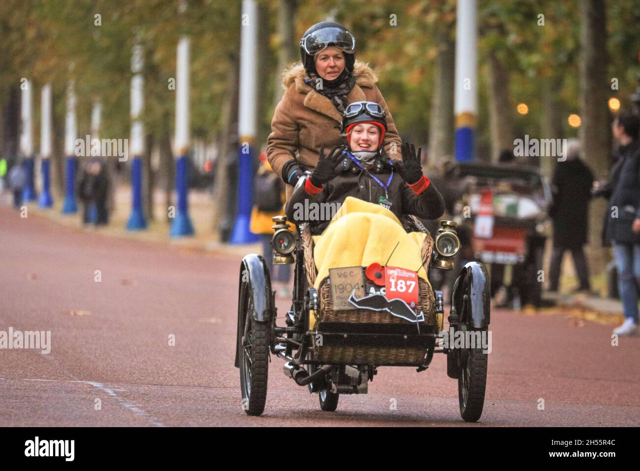 Westminster, London, UK. 07th Nov, 2021. The passengers of a 1904 ...