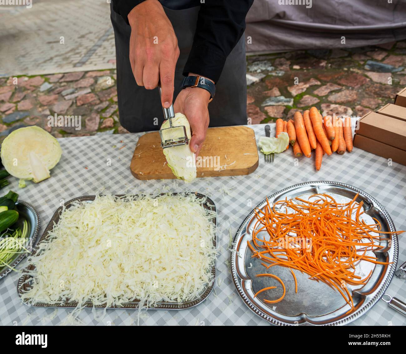 Knifing hi-res stock photography and images - Alamy