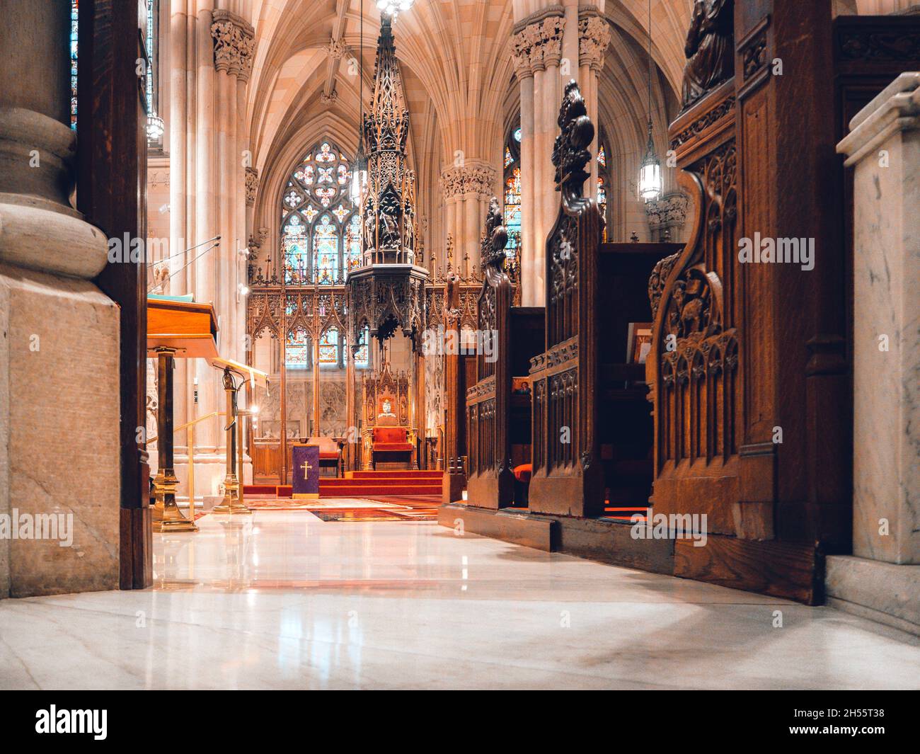 Inside view traditional architecture roof hi-res stock photography and ...