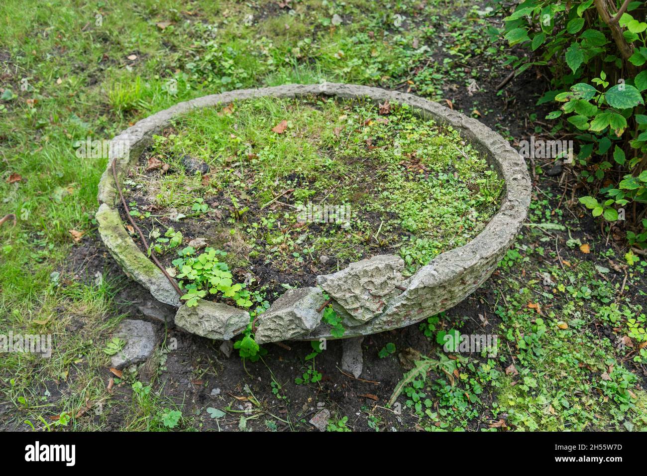 Broken vase at museum hi-res stock photography and images - Alamy