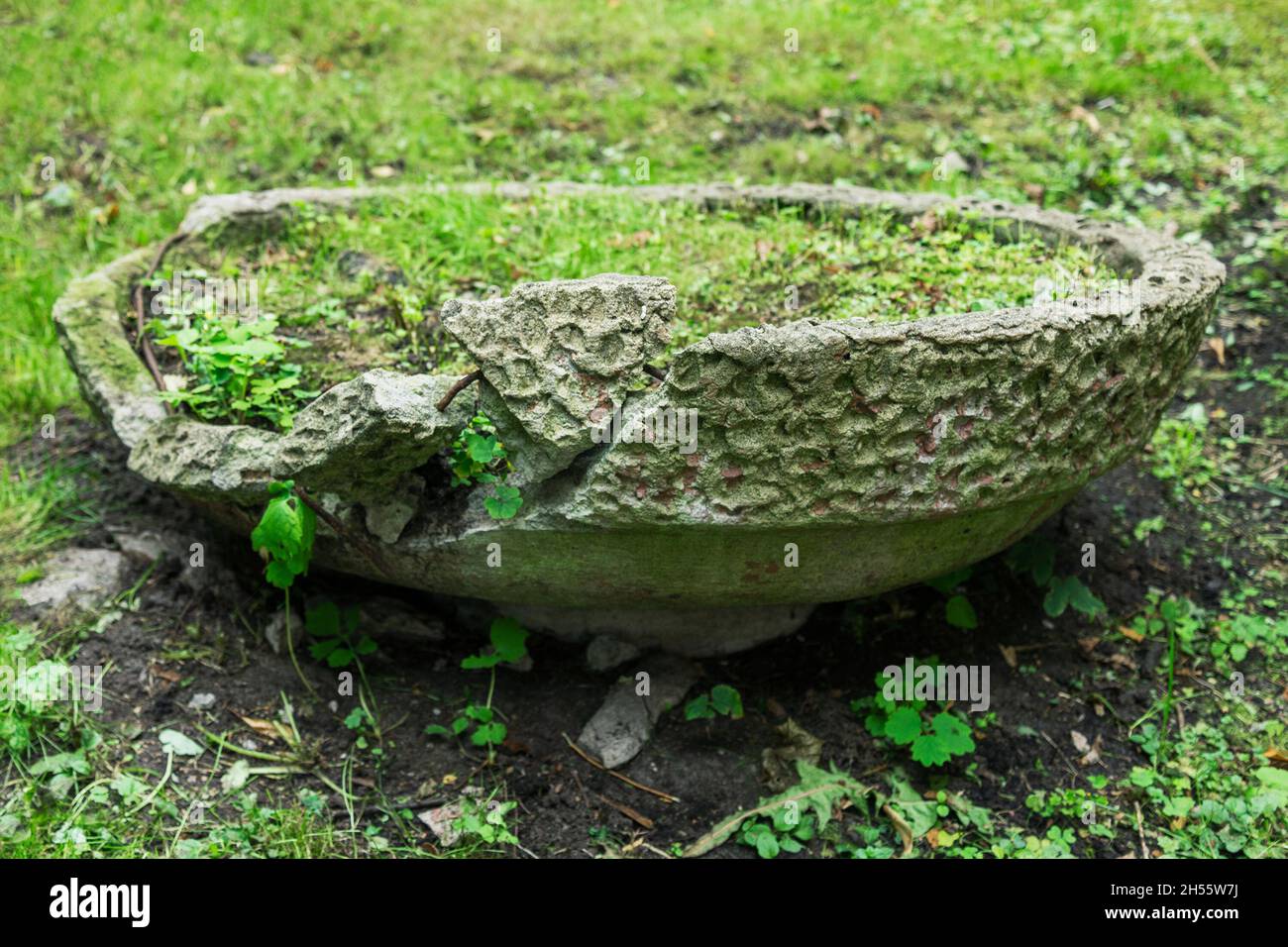 Broken old vase at the ancient building Stock Photo - Alamy