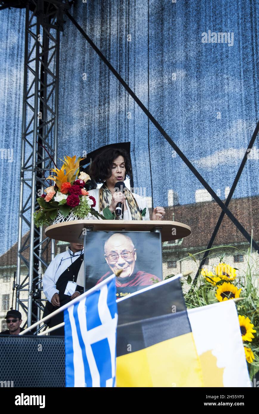 Bianca jagger vienna hi-res stock photography and images - Alamy